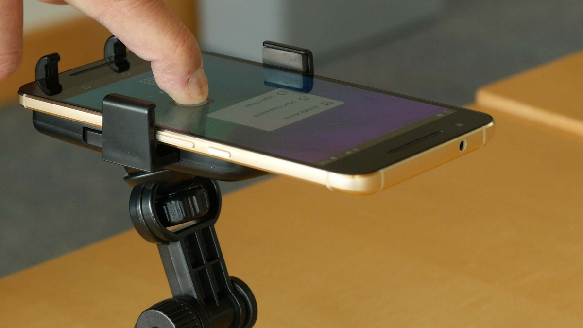 New software to bring 3D Touch to any smartphone without additional ...