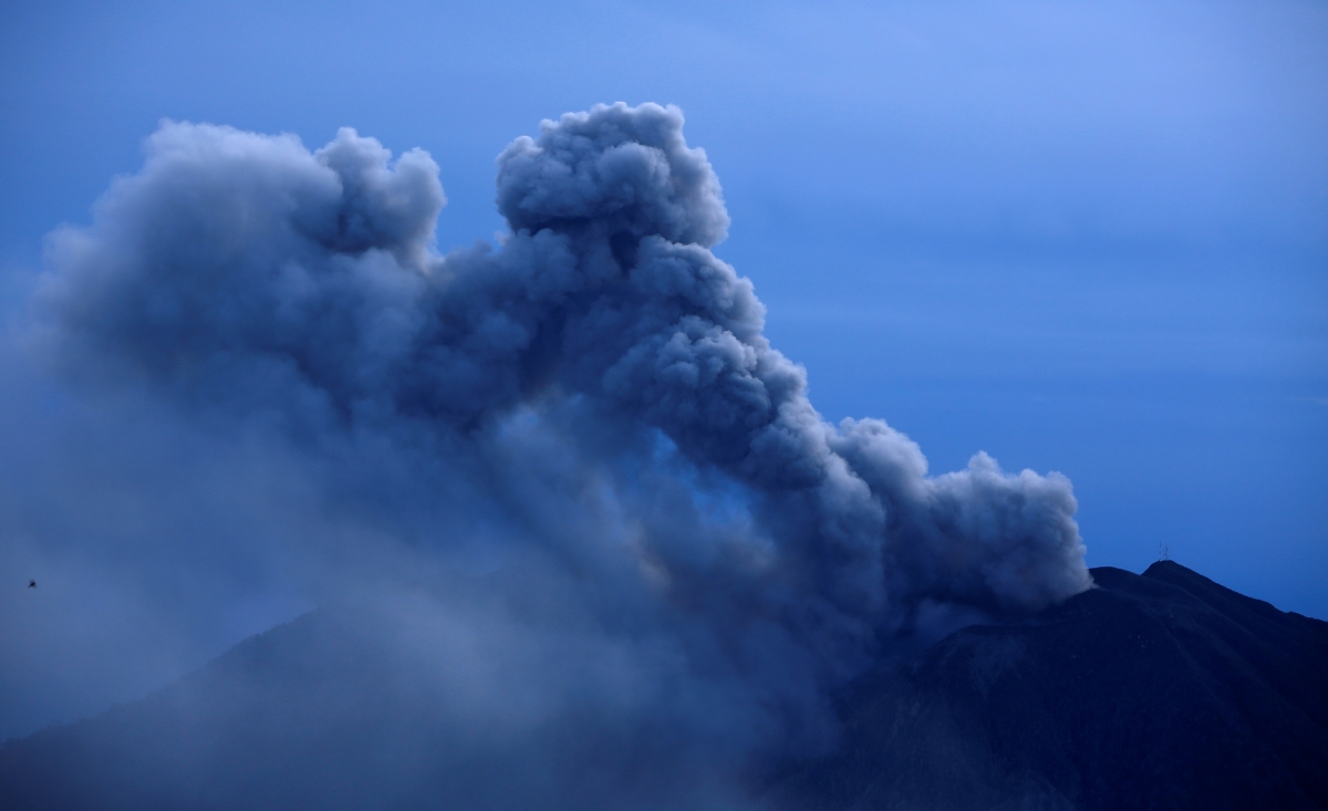 Costa Rica on green alert as Turrialba Volcano continues to spew ash