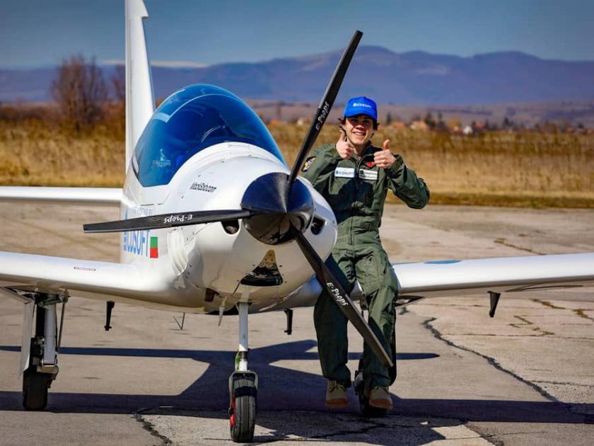 Who is Mack Rutherford? 17-year-old Becomes Youngest Pilot to Fly Solo ...