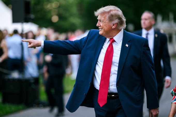 US AI Policy Put on Hold: Trump Delays AI Executive Order, Says It ...