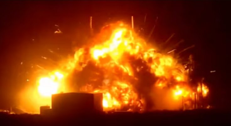Dramatic Moment Blue Origin's New Glenn Rocket Explodes Int Gi...
