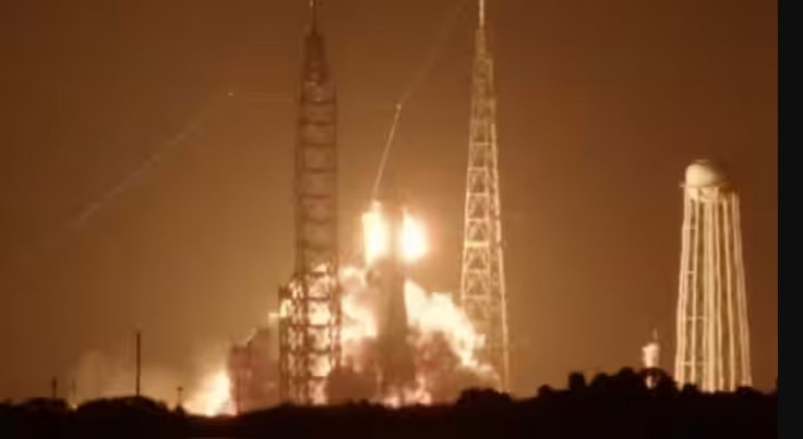 Dramatic Moment Blue Origin's New Glenn Rocket Explodes Int Gi...