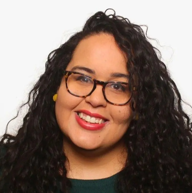 Who Is Angie Báez? New York Knicks Fan Who Emptied Trash Can a...
